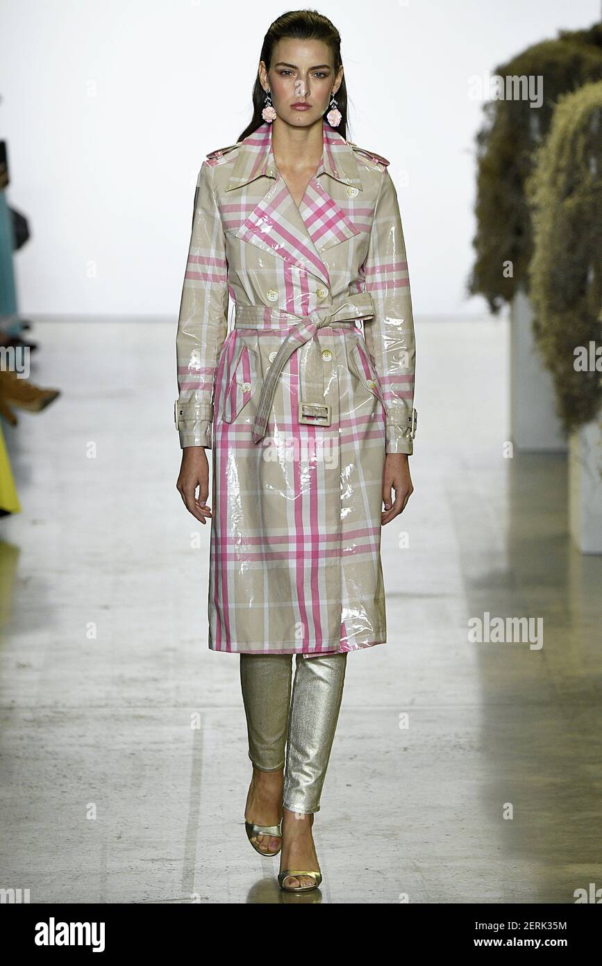Marie Damian walks on the runway during the Badgley Mischka Fashion ...