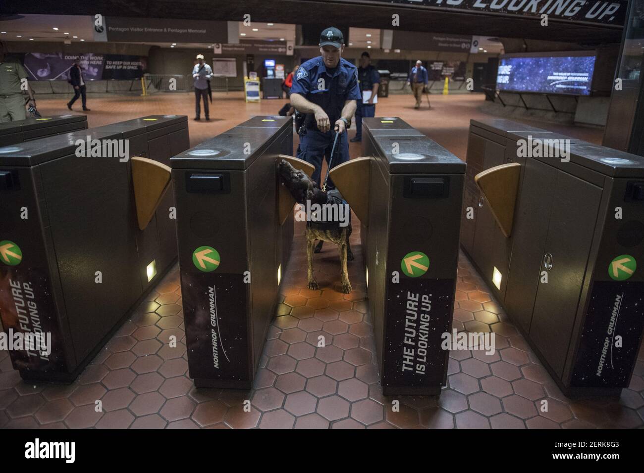 Security sweep hi-res stock photography and images - Alamy