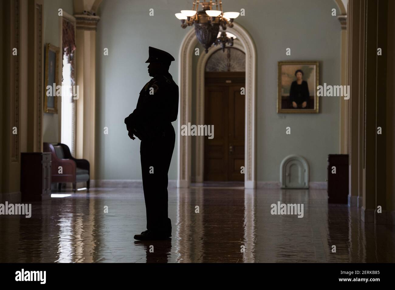 UNITED STATES - AUGUST 31: A Capitol Police officer stand guard in the ...