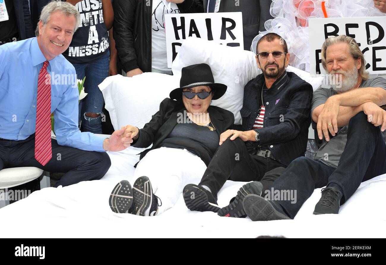 L-R: NYC Mayor Bill deBlasio, Yoko Ono, Ringo Starr and Jeff Bridges ...