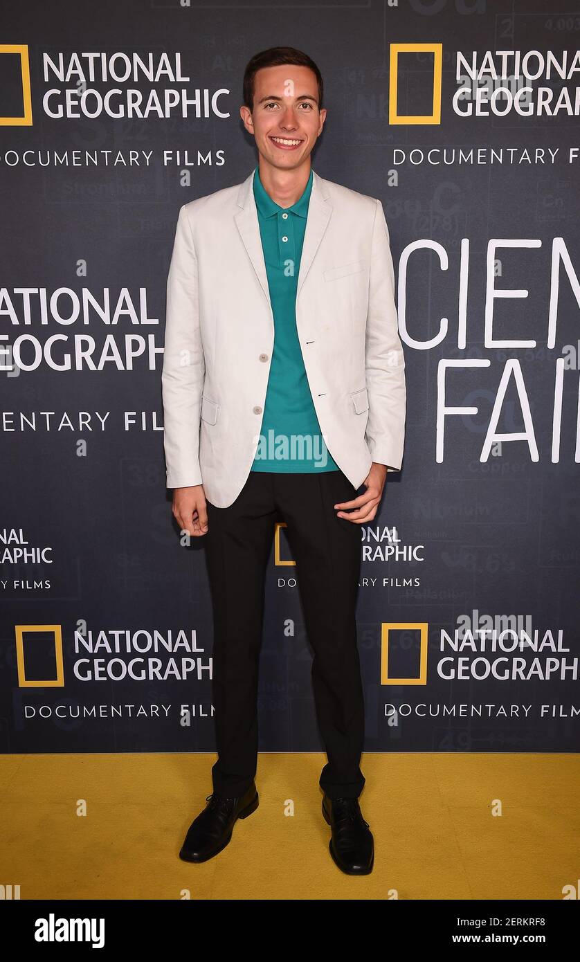 LOS ANGELES - SEPTEMBER 15: Ivo Zell attends the red carpet event for ...