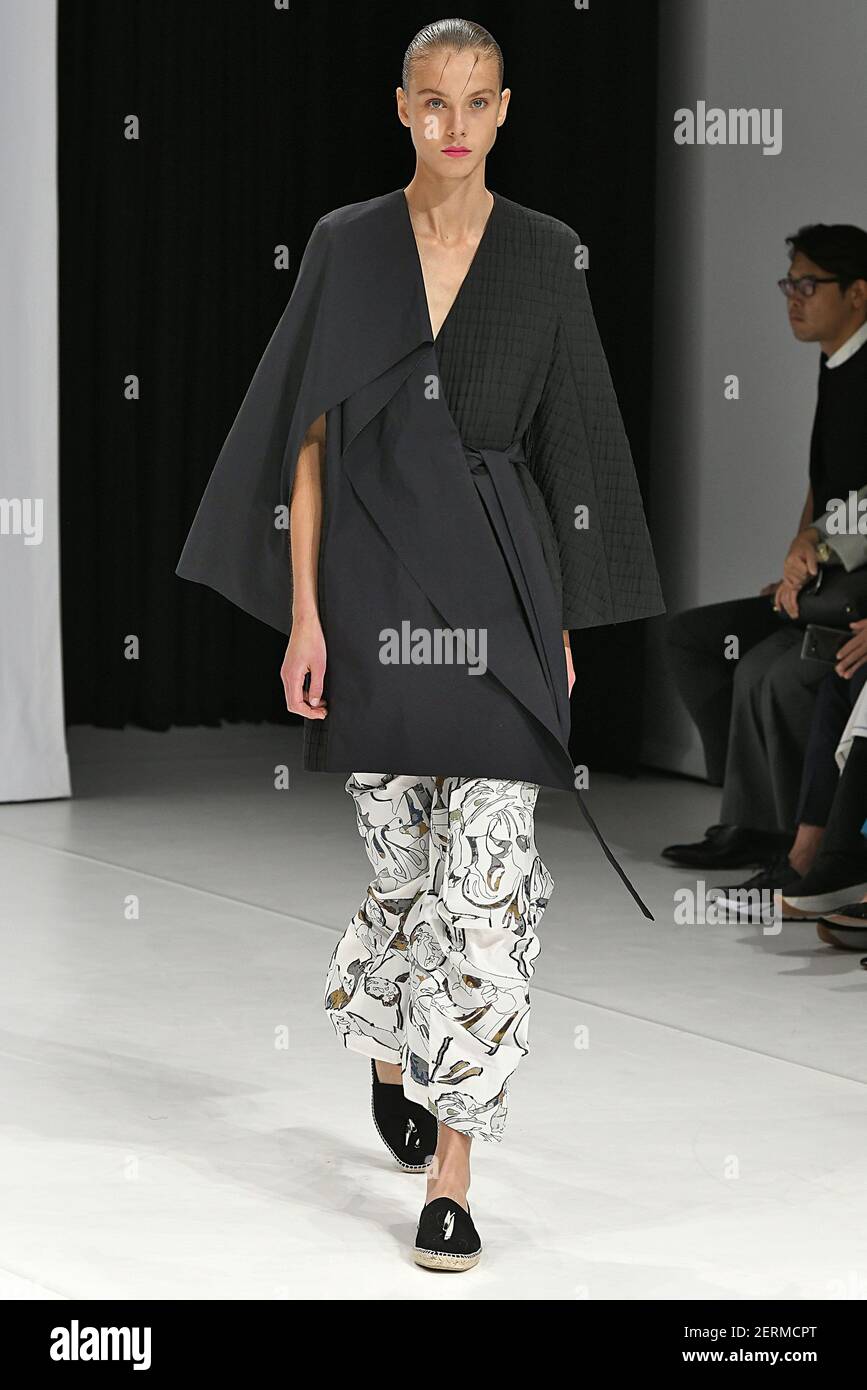 Model Phillipa Hemphrey walks on the runway during the Chalayan London ...