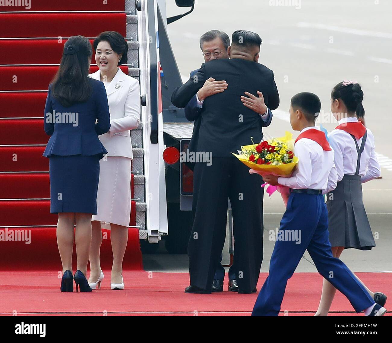 North Korean leader Kim Jong Un and his wife Ri Sol Ju welcome South ...
