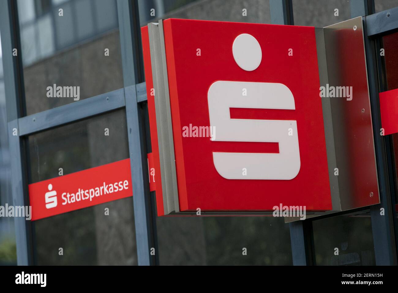A logo sign outside of the headquarters of Stadtsparkasse München in ...