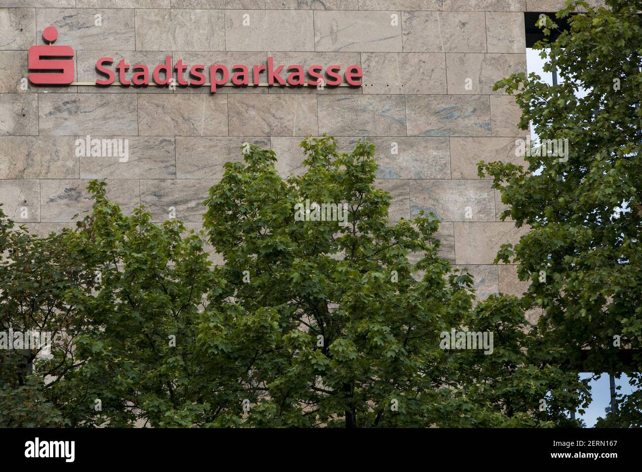 A logo sign outside of the headquarters of Stadtsparkasse München in ...