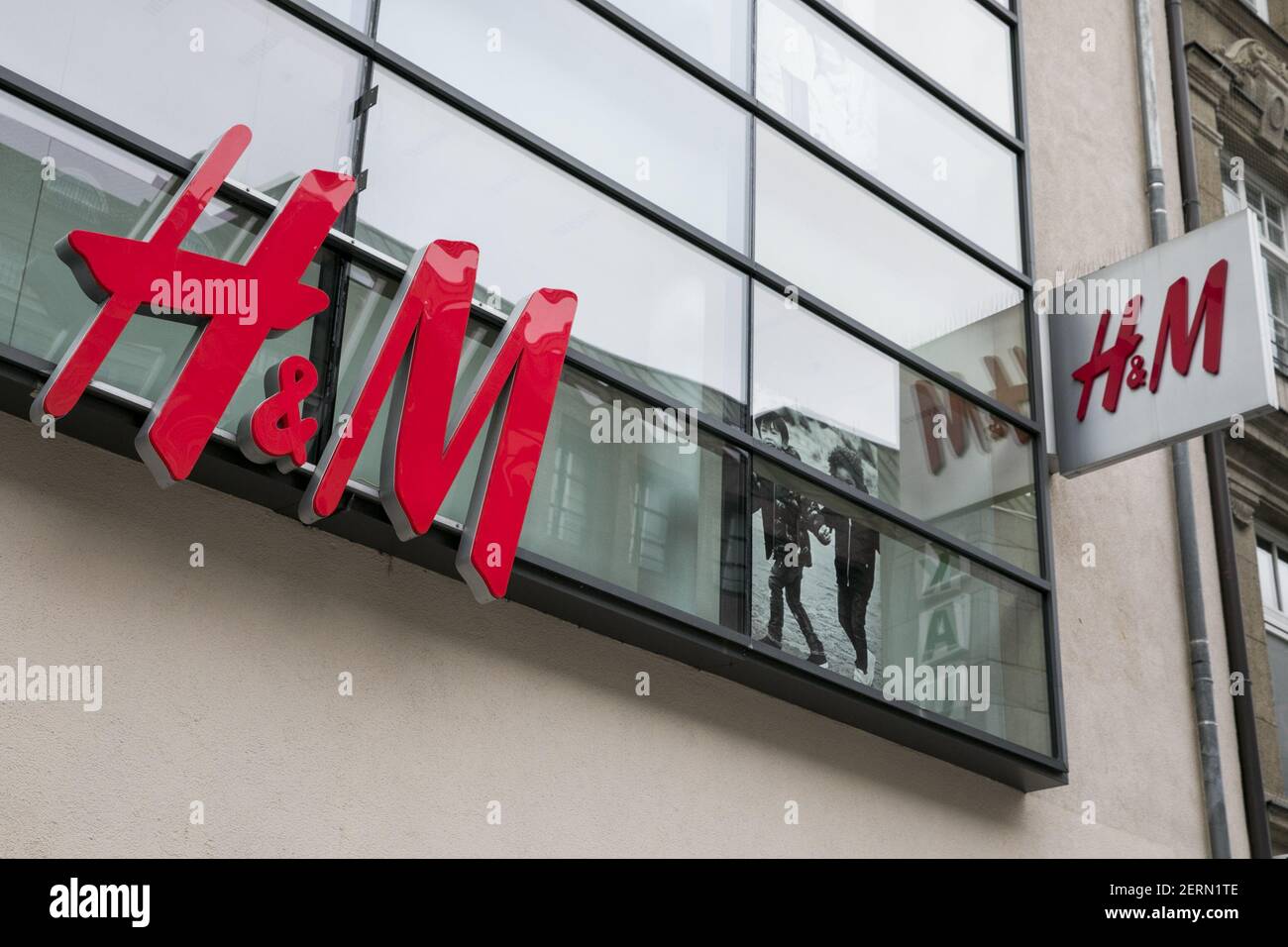 A logo sign outside of a Hennes & Mauritz (H&M) retail store in Munich ...