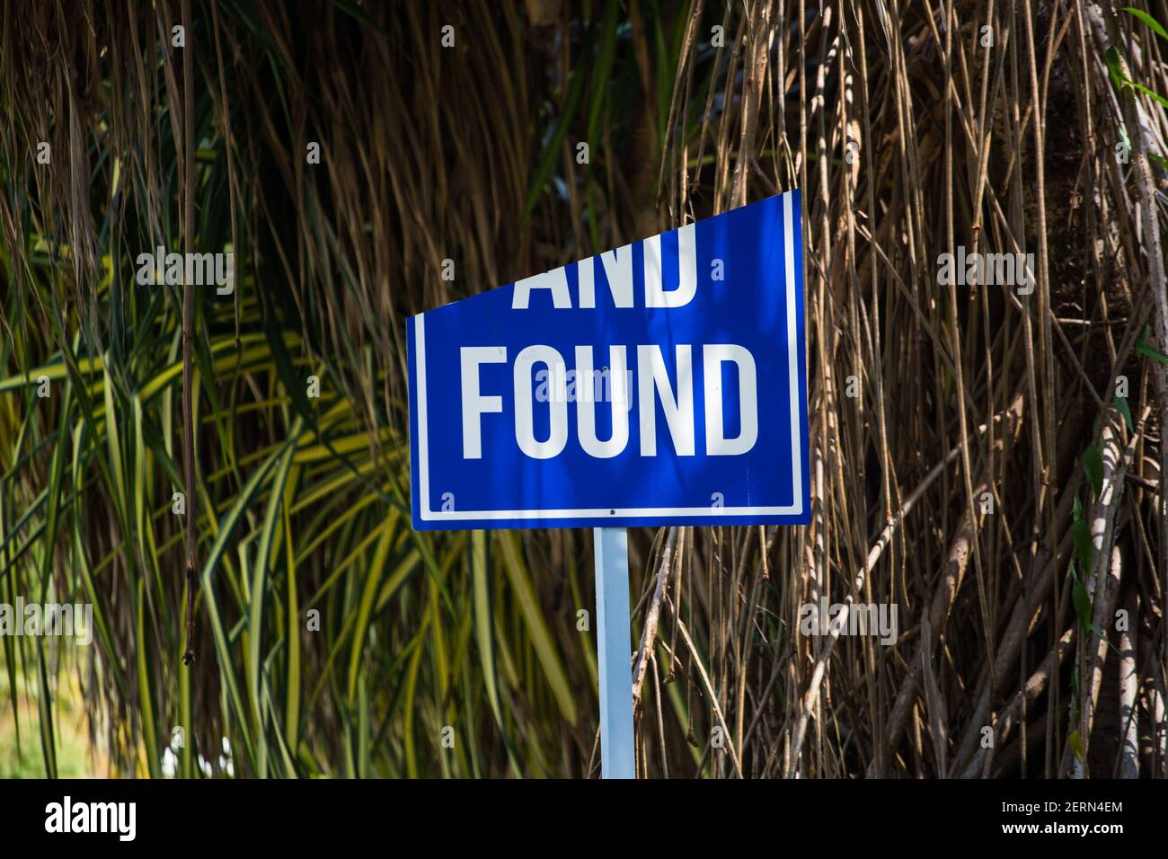Lost and found sign hi-res stock photography and images - Alamy