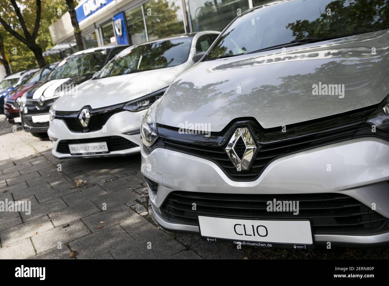 Groupe renault sign hi-res stock photography and images - Alamy
