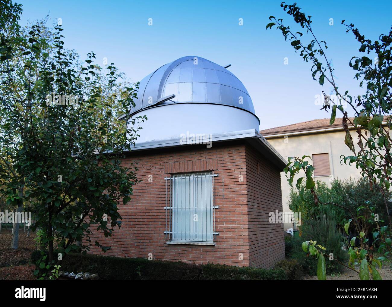 Astronomic observatory dome for big optical telescope Stock Photo - Alamy