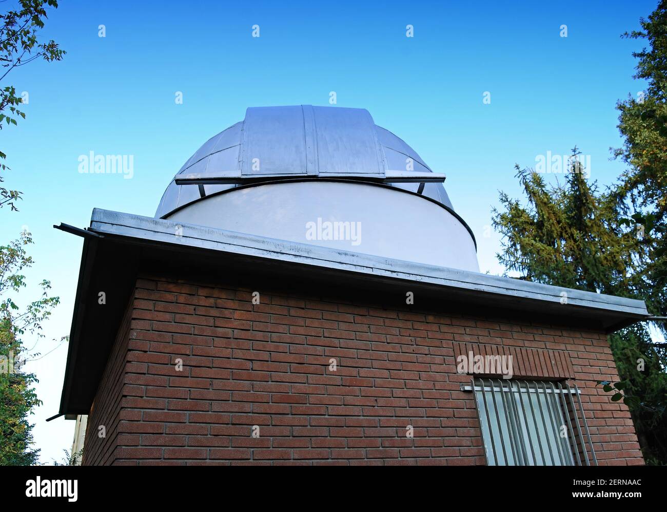 Astronomic observatory dome for big optical telescope Stock Photo - Alamy