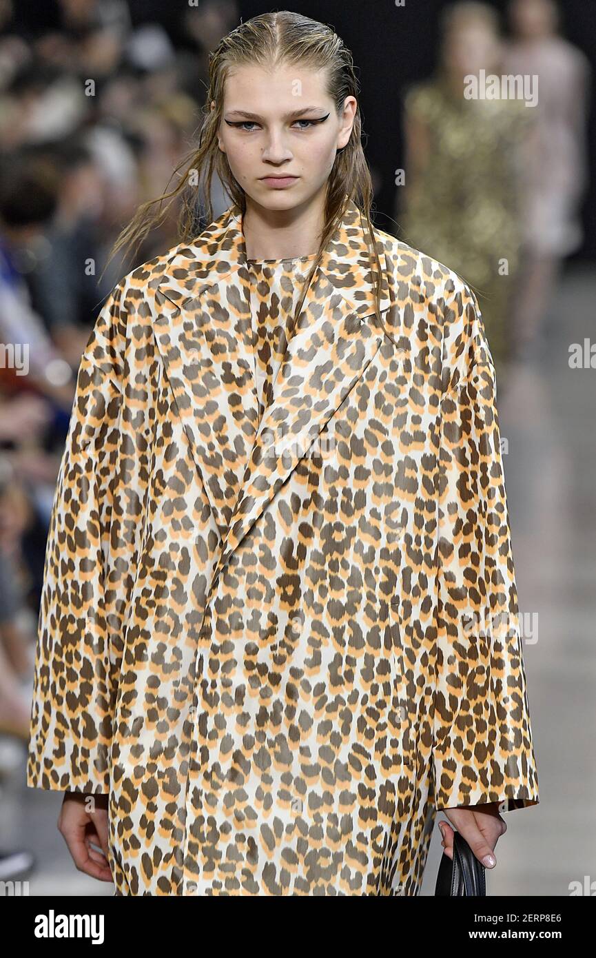 Model Deirdre Fírinne walks on the runway during the Rochas Fashion ...