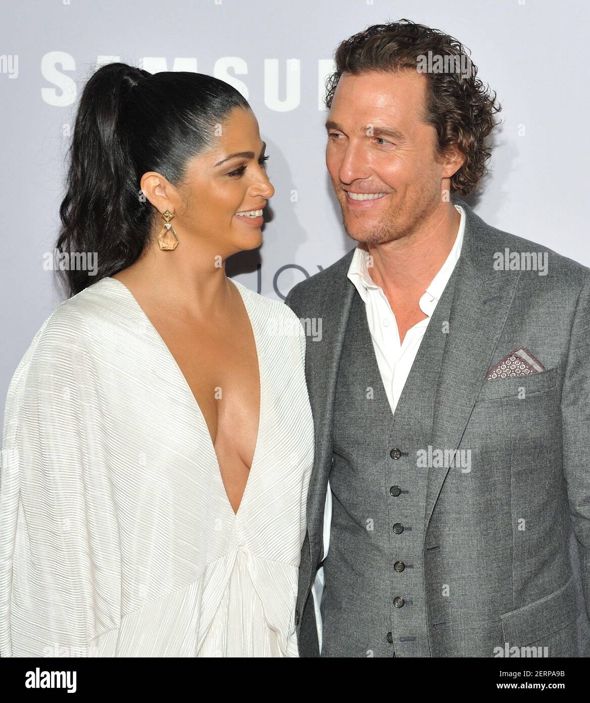 L-R: Model Camila Alves and actor Matthew McConaughey attend the 17th ...