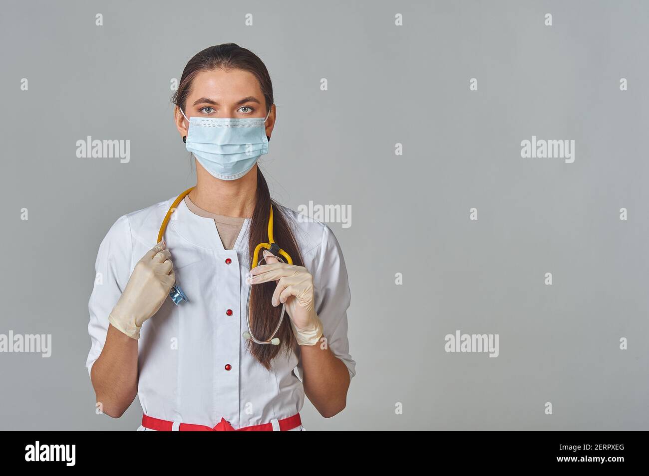 Doctor white coat mask hi-res stock photography and images - Alamy