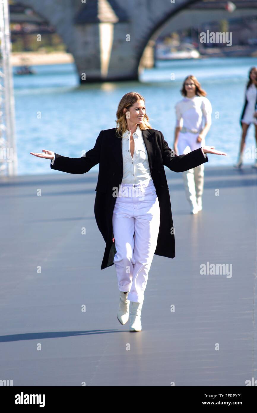 Doutzen Kroes walks the L'Oréal Fashion Show runway during Paris ...