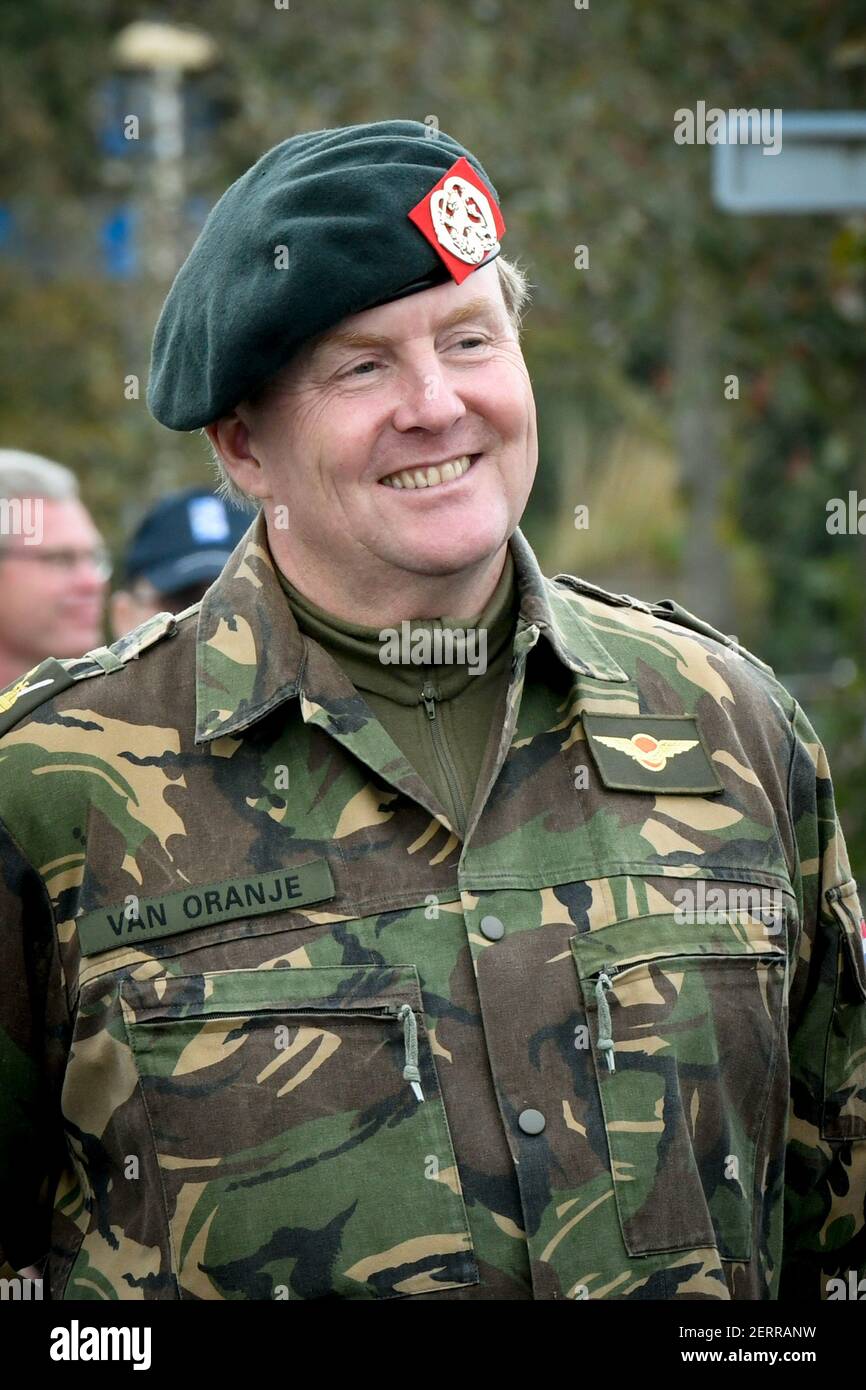 King Willem-Alexander visits the Lodewijk van Nassau Barracks in ...