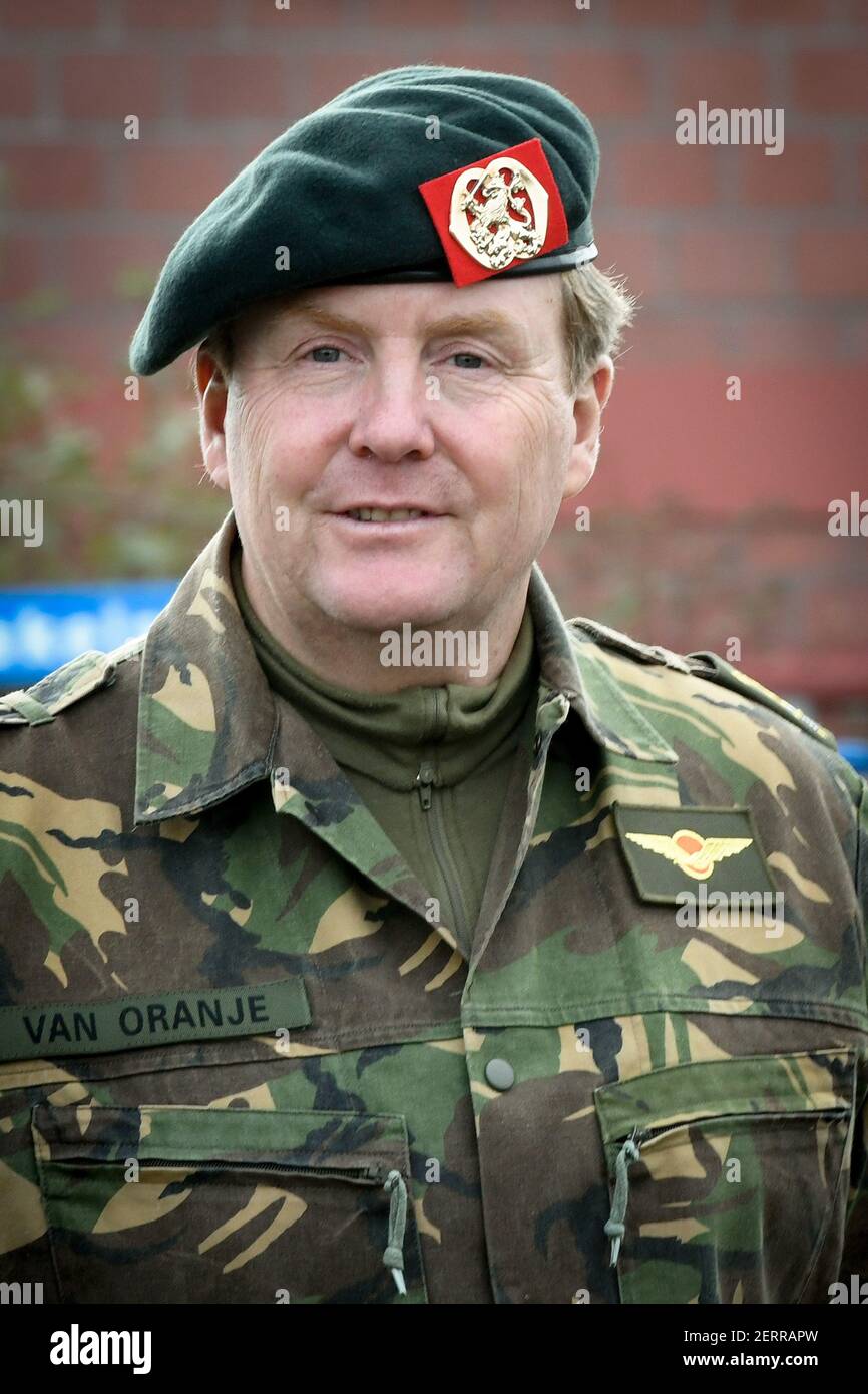 King Willem-Alexander visits the Lodewijk van Nassau Barracks in ...