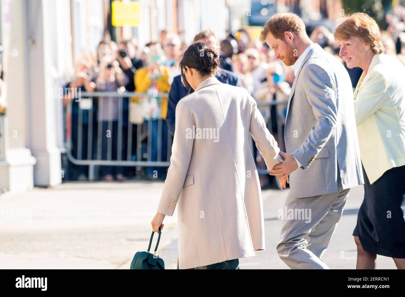 Prince Harry and meghan markle, Duke and Duchess of Sussex greet public ...