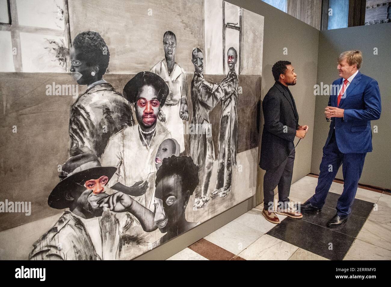AMSTERDAM - King Willem-Alexander with artist Neo Matloga. King Willem ...