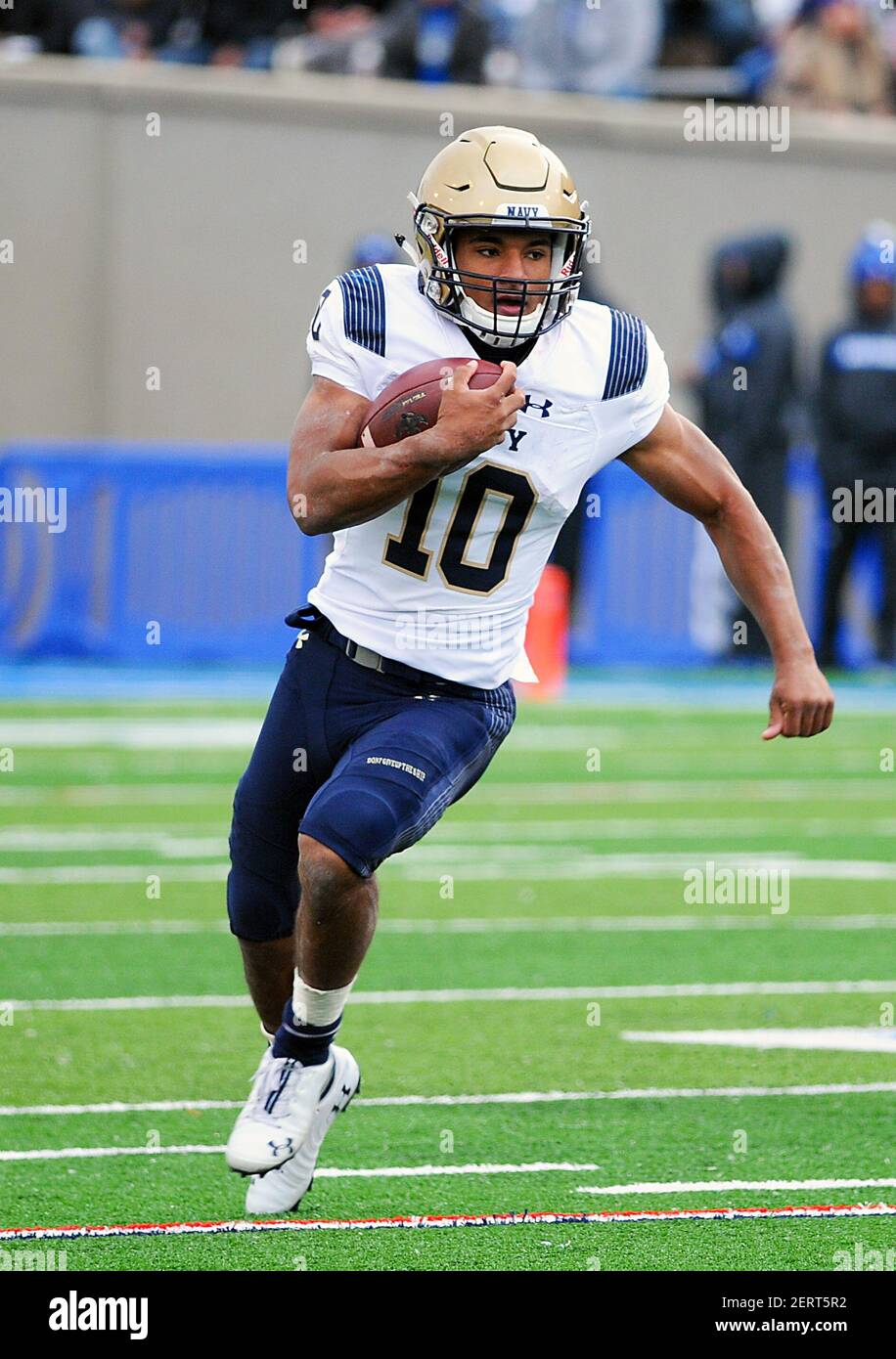 October 6, 2018: Navy quarterback, Malcolm Perry #10, breaks free for ...