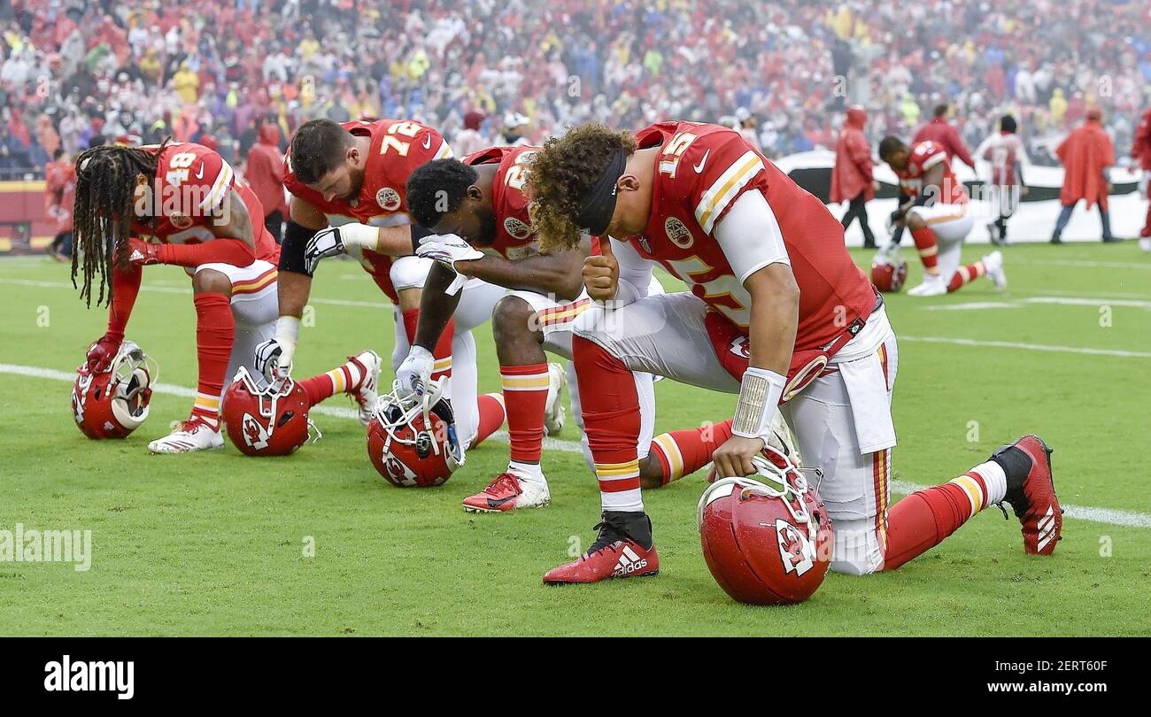 Kansas City Chiefs quarterback Patrick Mahomes kneels to pray with ...