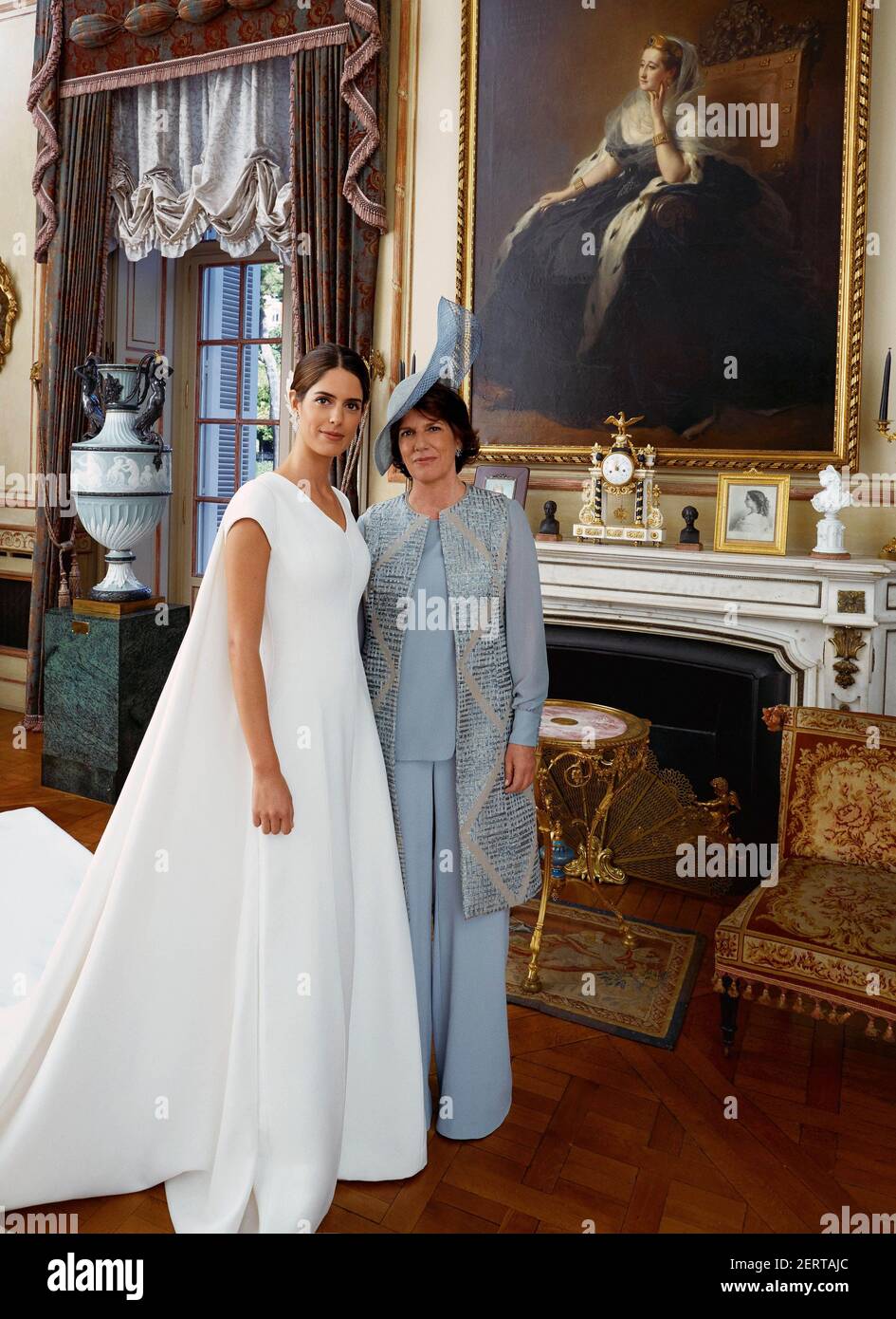 08-10-2018 Alba The bride Sofia Palazuelo (L) and her mother Sofia ...