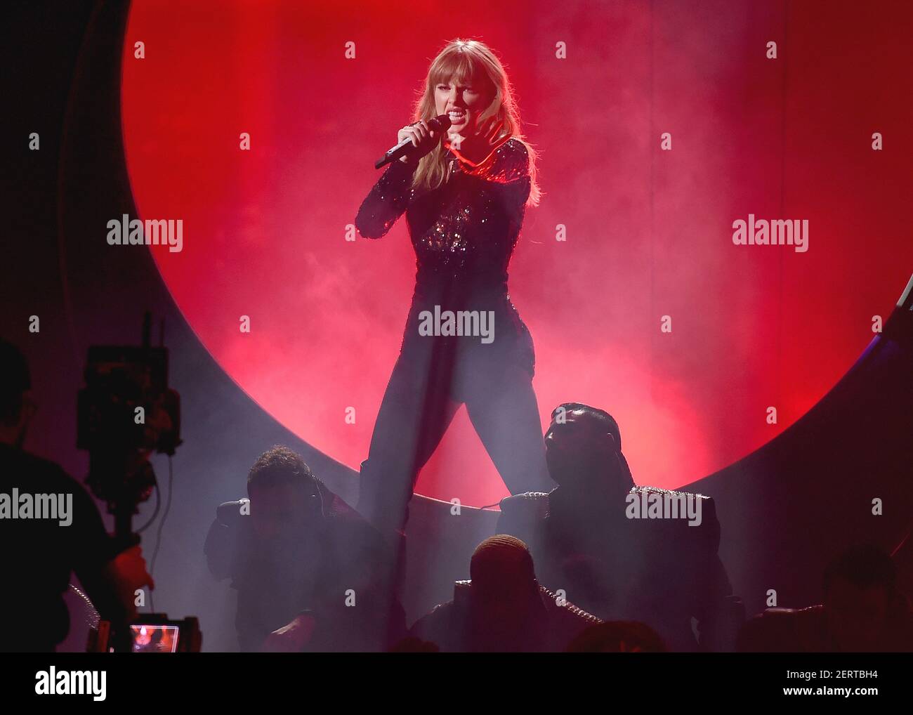 LOS ANGELES - OCTOBER 9: Taylor Swift onstage at the 2018 American ...