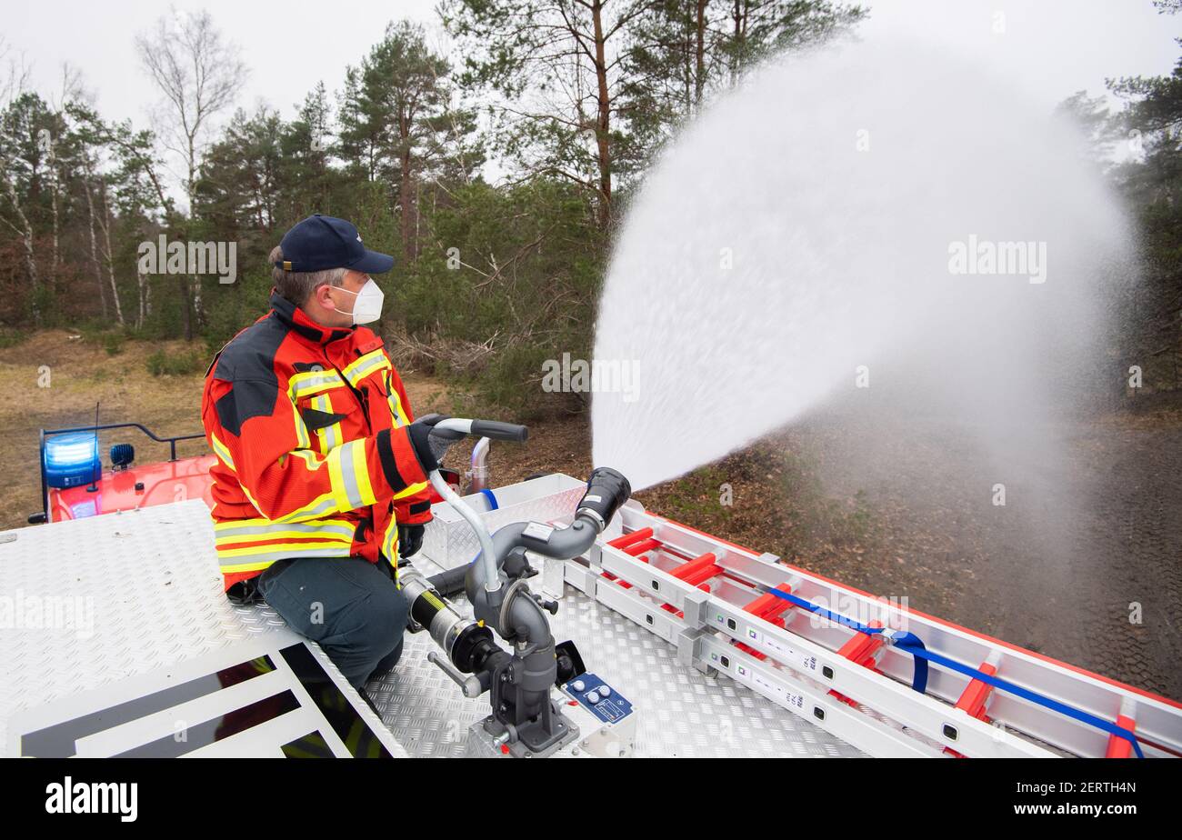 Unimog engine hi-res stock photography and images - Alamy