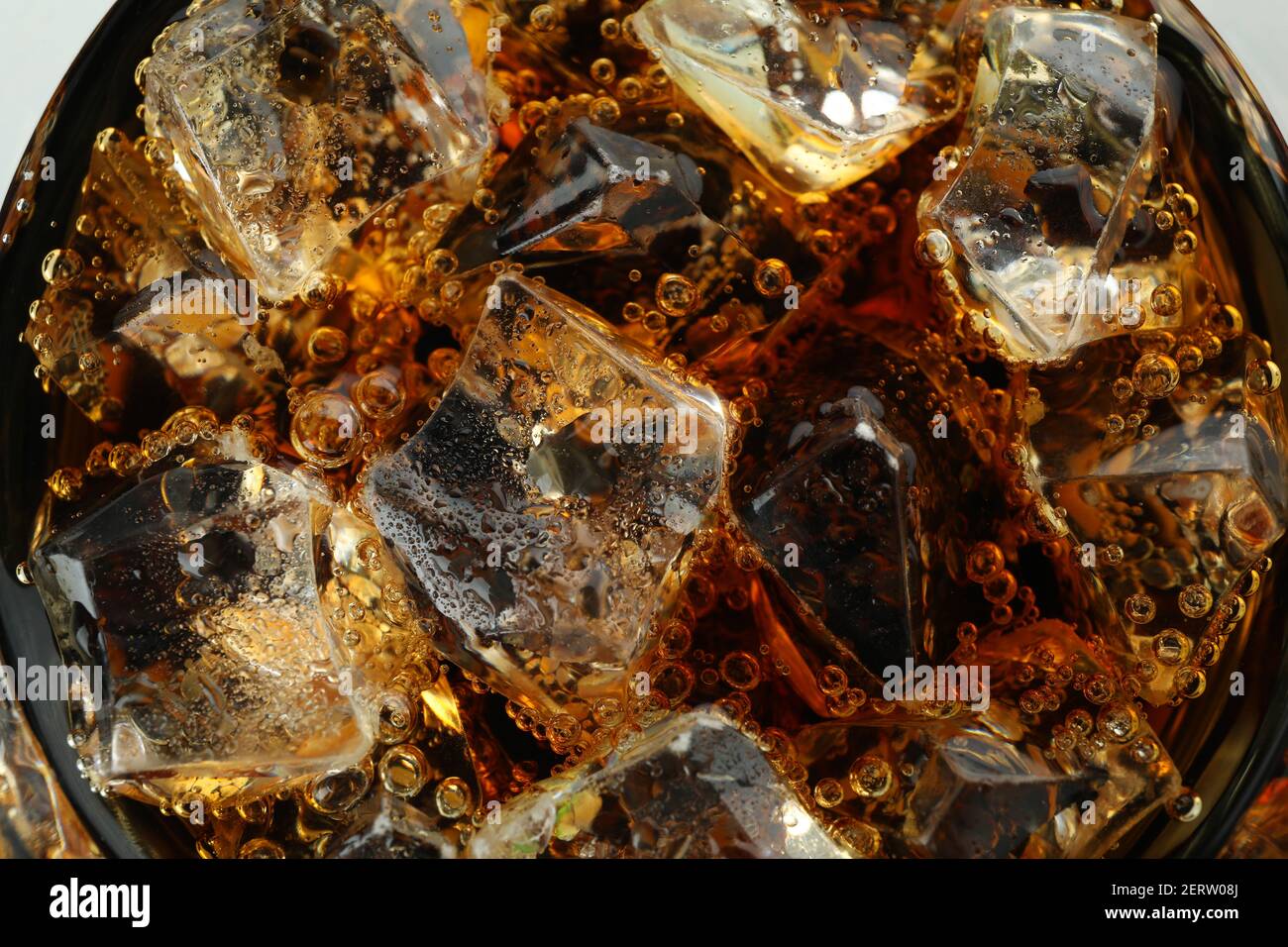 Pouring soda ice cubes close hi-res stock photography and images - Alamy