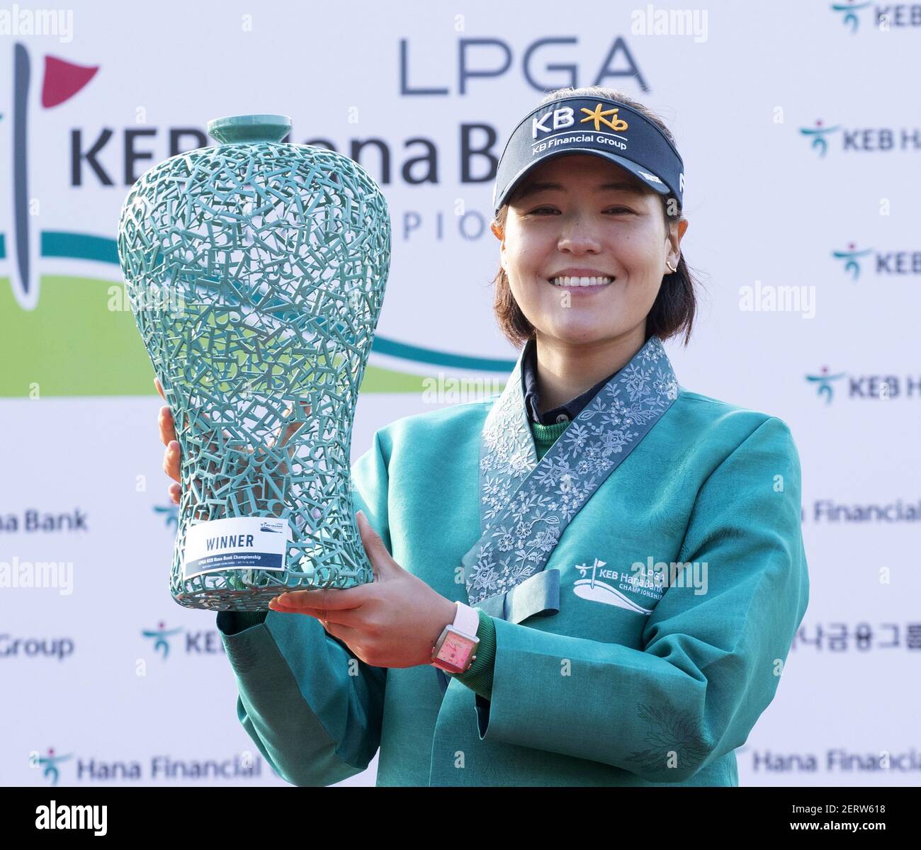 14 October 2018 - Incheon, South Korea : Chun In-Ji of South Korea, lifts her winners trophy ...
