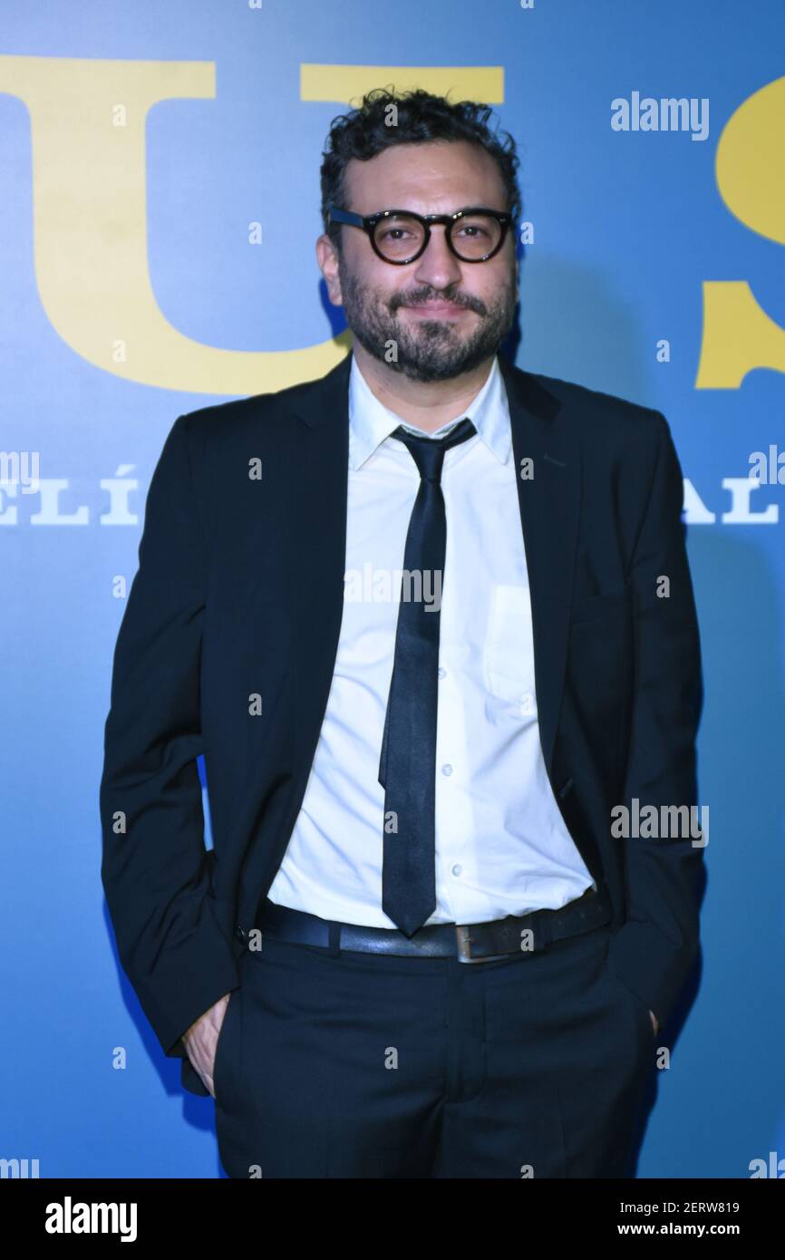 Alonso Ruizpalacios poses for photos during the red carpet of film ...