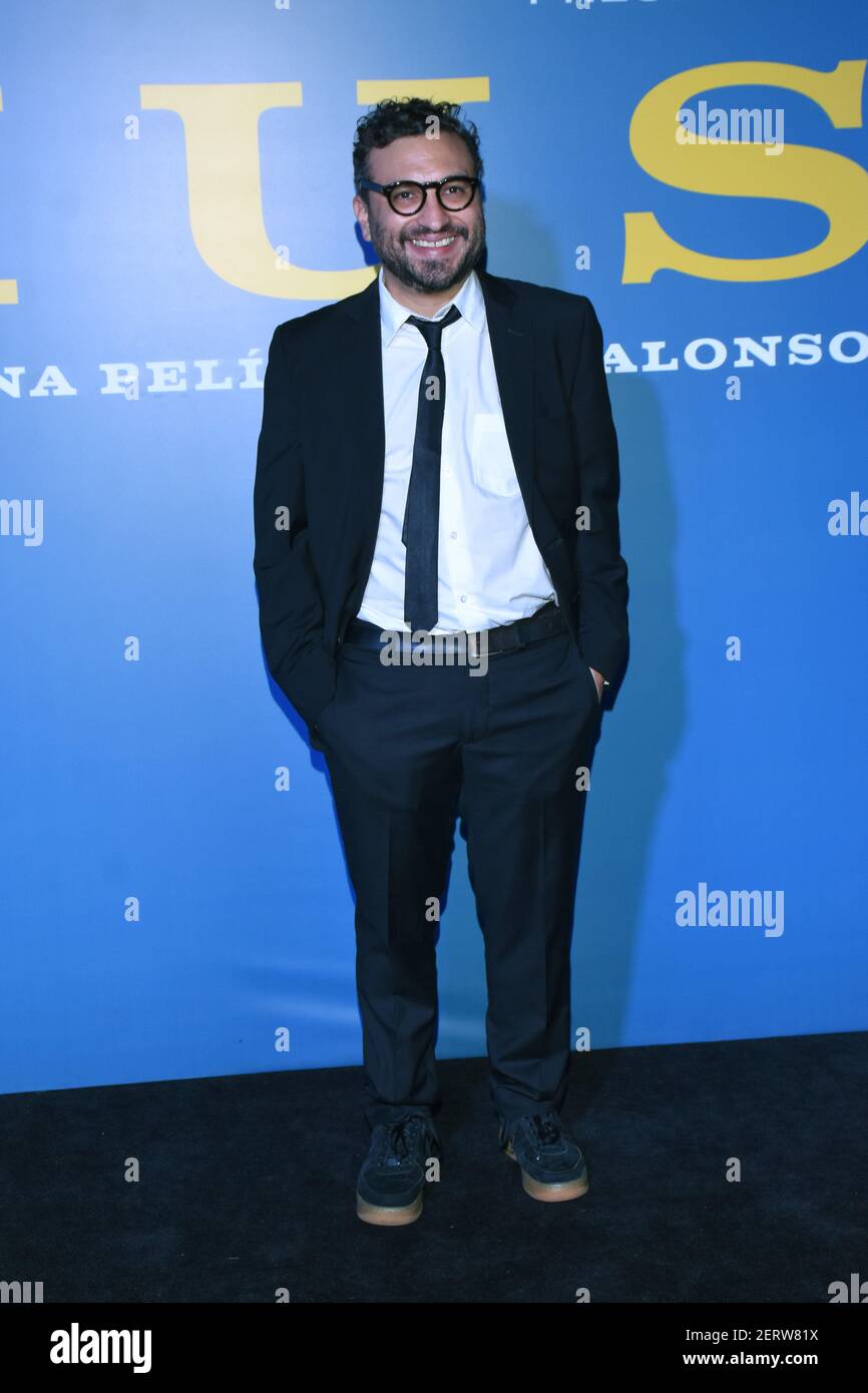 Alonso Ruizpalacios poses for photos during the red carpet of film ...
