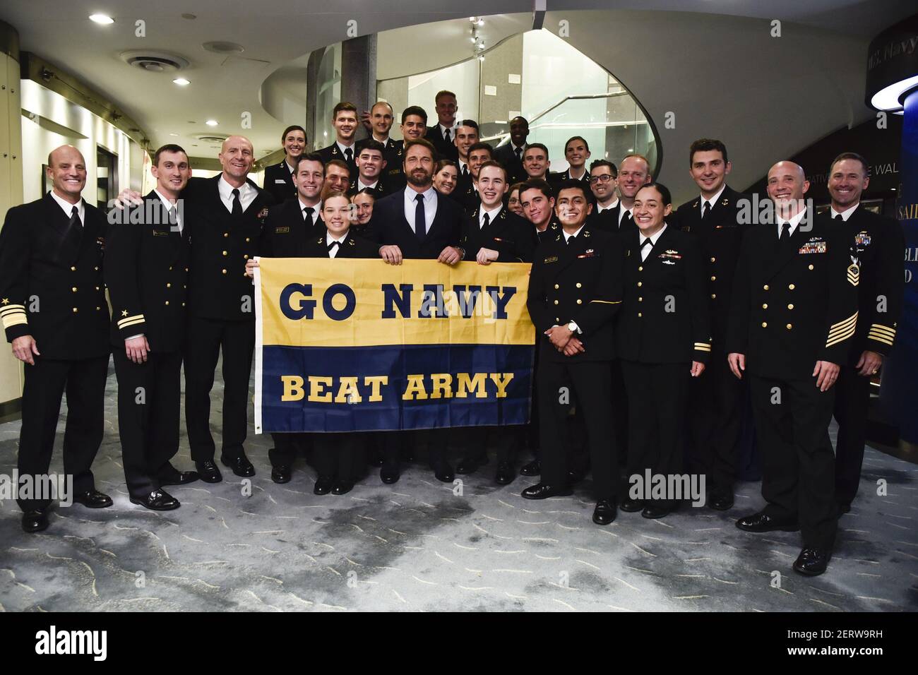 WASHINGTON DC - OCT 15: Actor Gerard Butler pose for photos with Naval ...