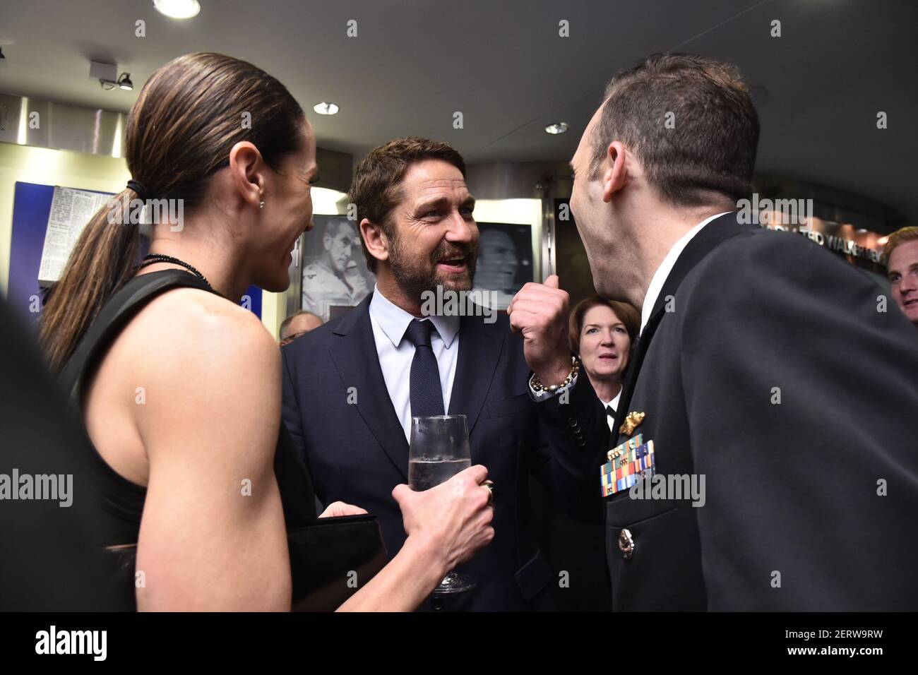 WASHINGTON DC - OCT 15: Actor Gerard Butler pose for photos with Navy ...