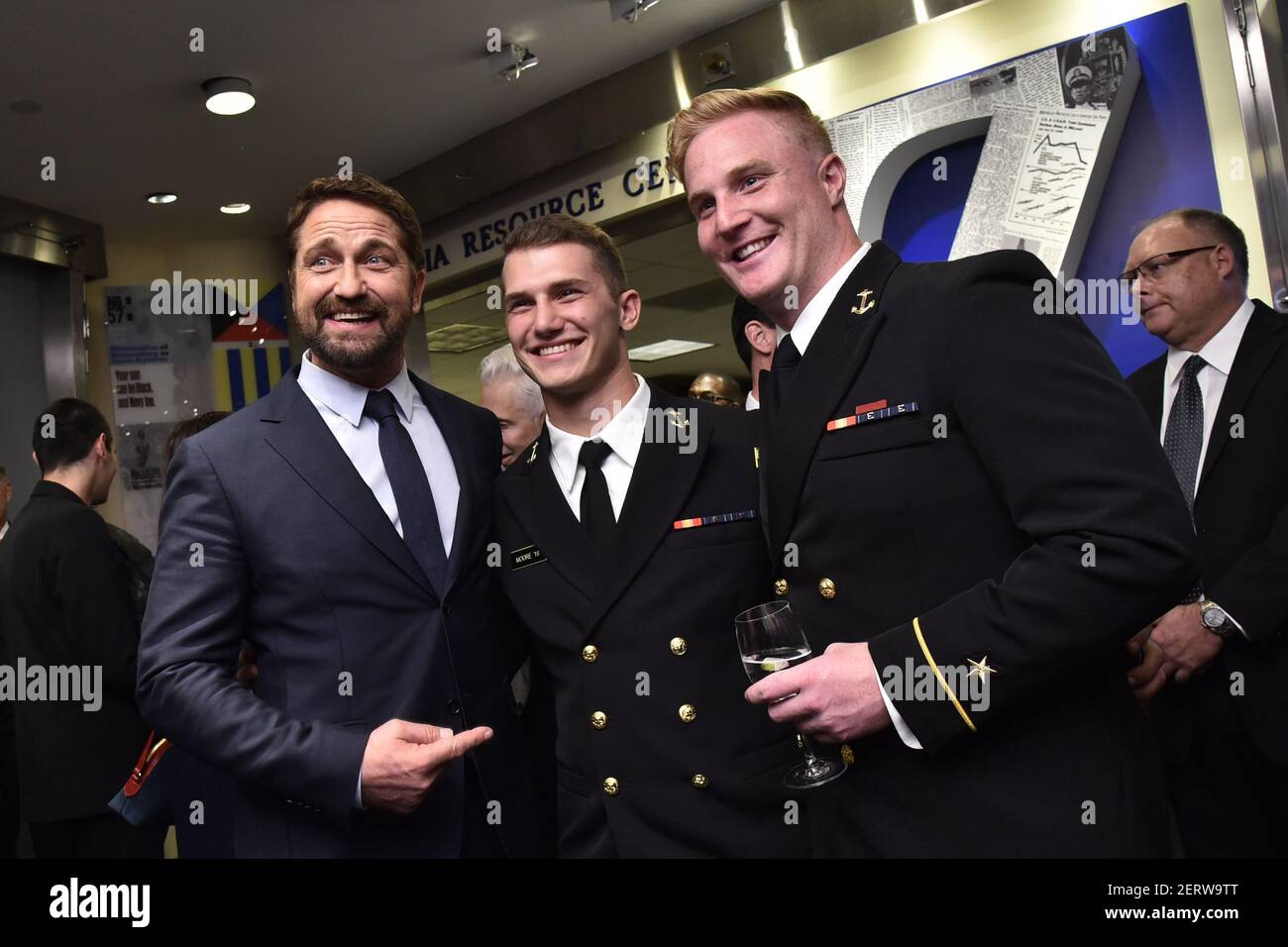 WASHINGTON DC - OCT 15: Actor Gerard Butler pose for photos with Navy ...
