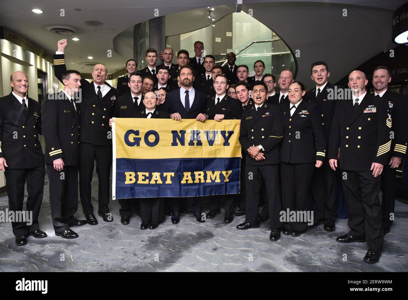WASHINGTON DC - OCT 15: Actor Gerard Butler pose for photos with Naval ...