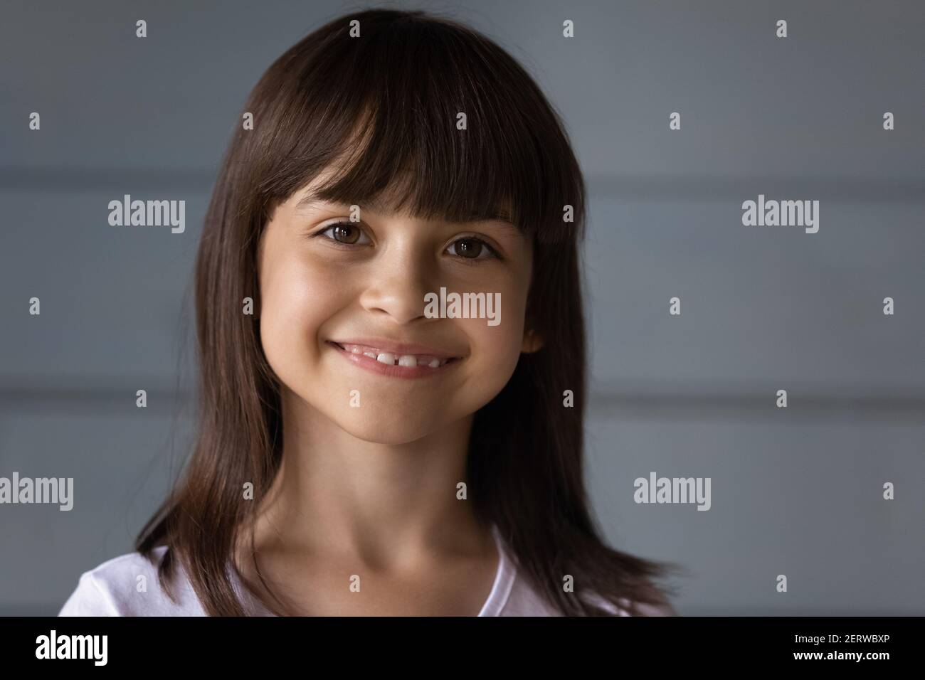 Hispanic girl head shot hi-res stock photography and images - Alamy