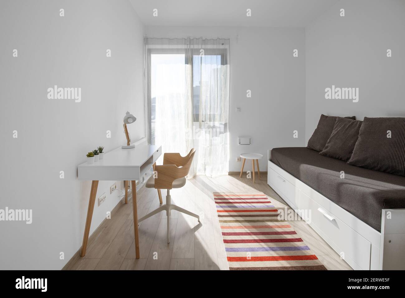 Modern luxury hotel terrace hi-res stock photography and images - Alamy