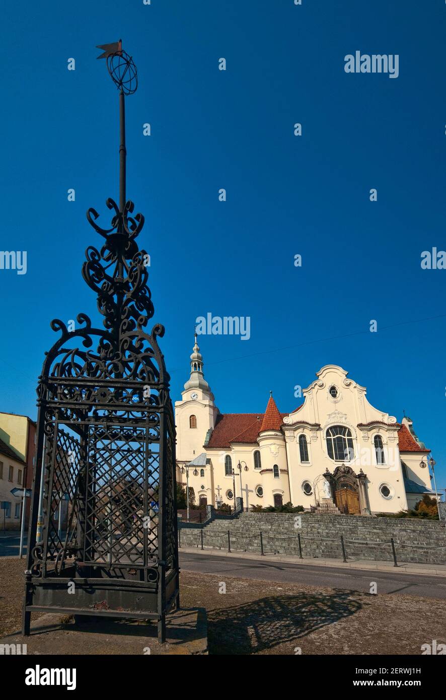 Iron well cage hi-res stock photography and images - Alamy