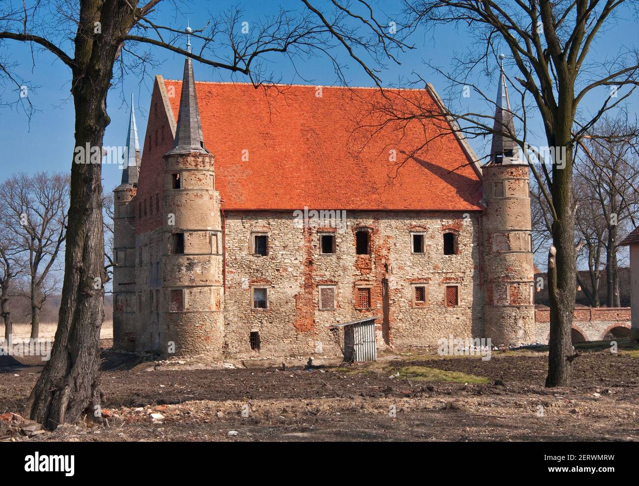 Restored 16th century castle hi-res stock photography and images - Alamy