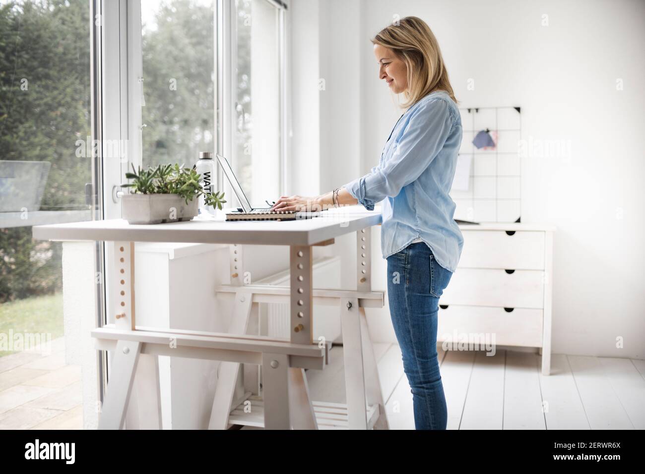 Ergonomics workstation hi-res stock photography and images - Alamy