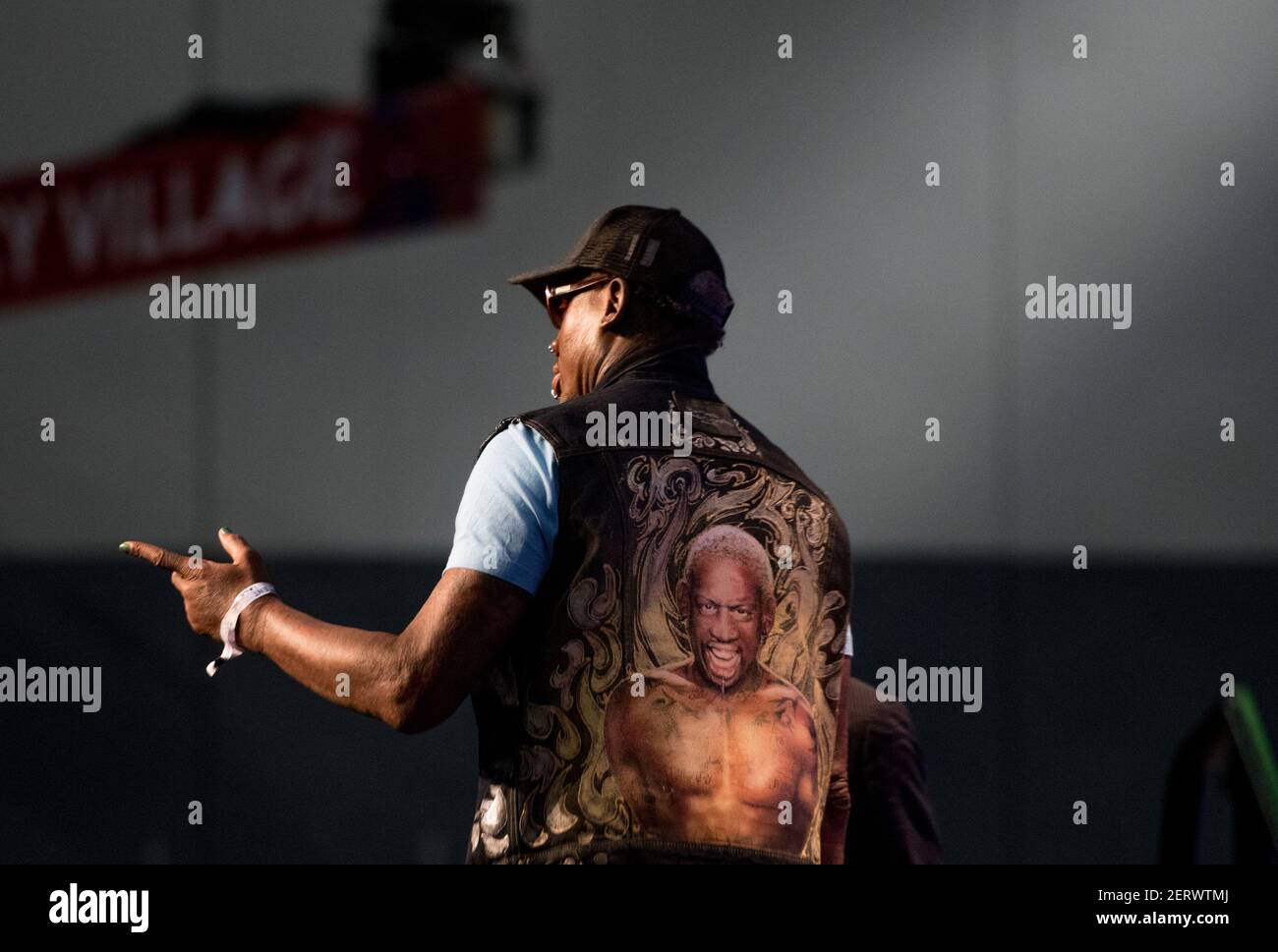 Dennis Rodman walks onto the stage at Politicon in Los Angeles ...