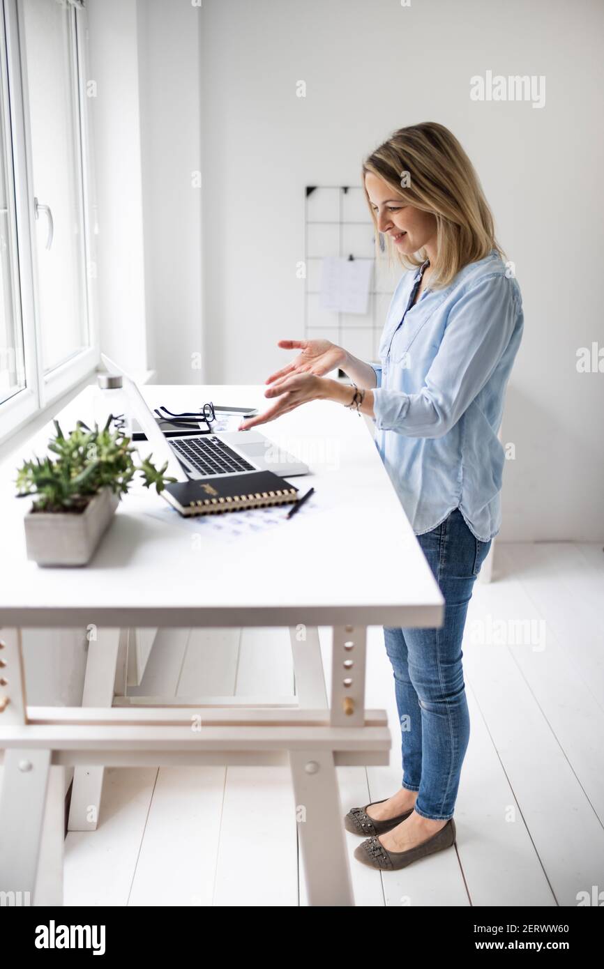 Ergonomic woman standing posture when using a computer Stock Photo - Alamy