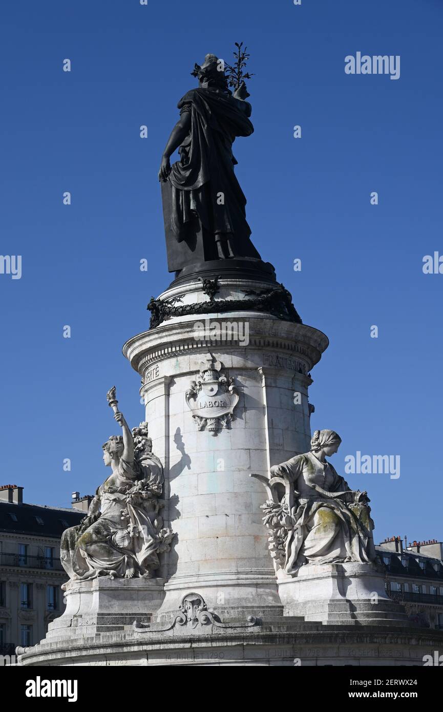 Statue sculpture place art france paris place de la republique hi-res ...