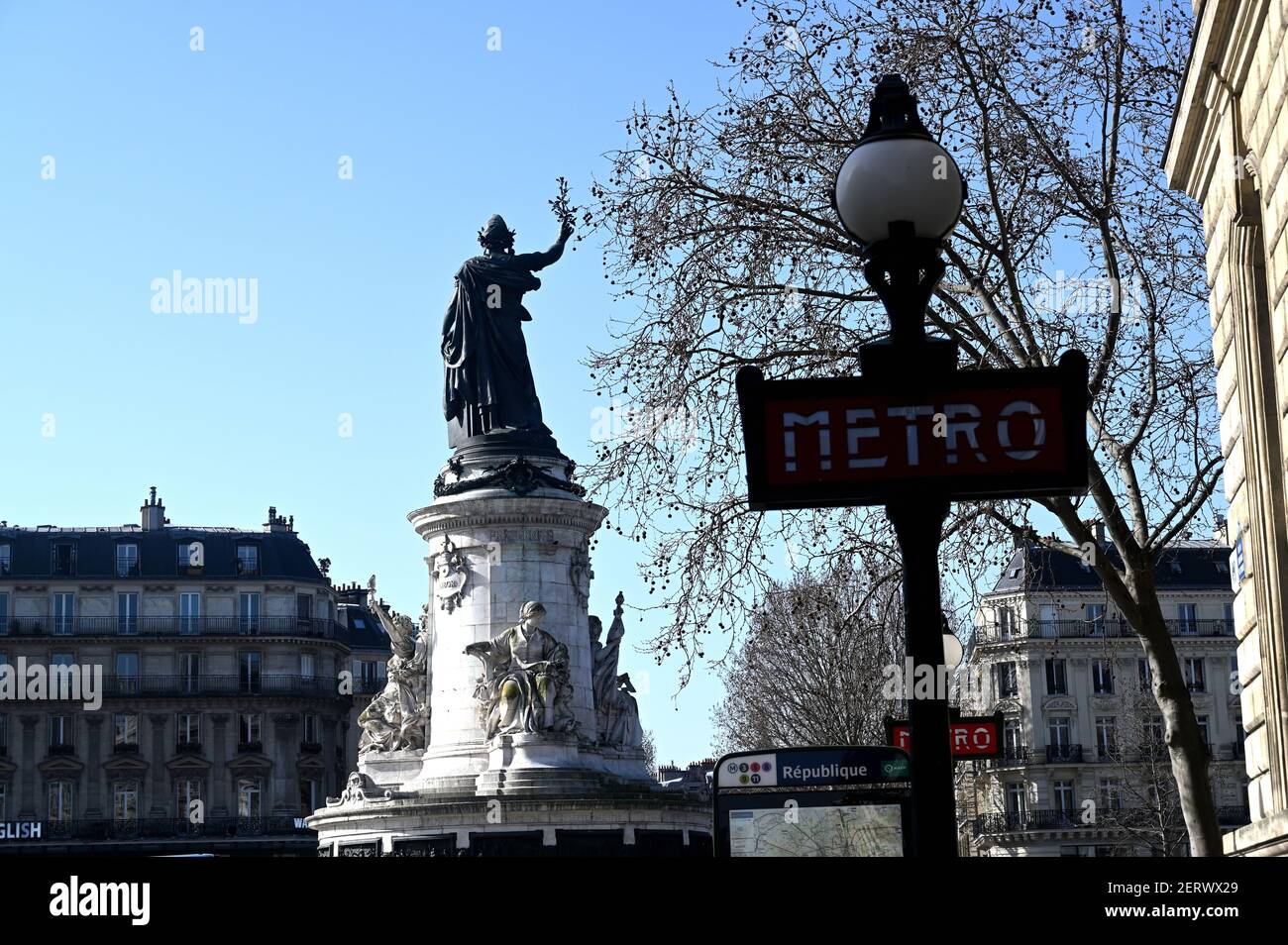 Statue sculpture place art france paris place de la republique hi-res ...