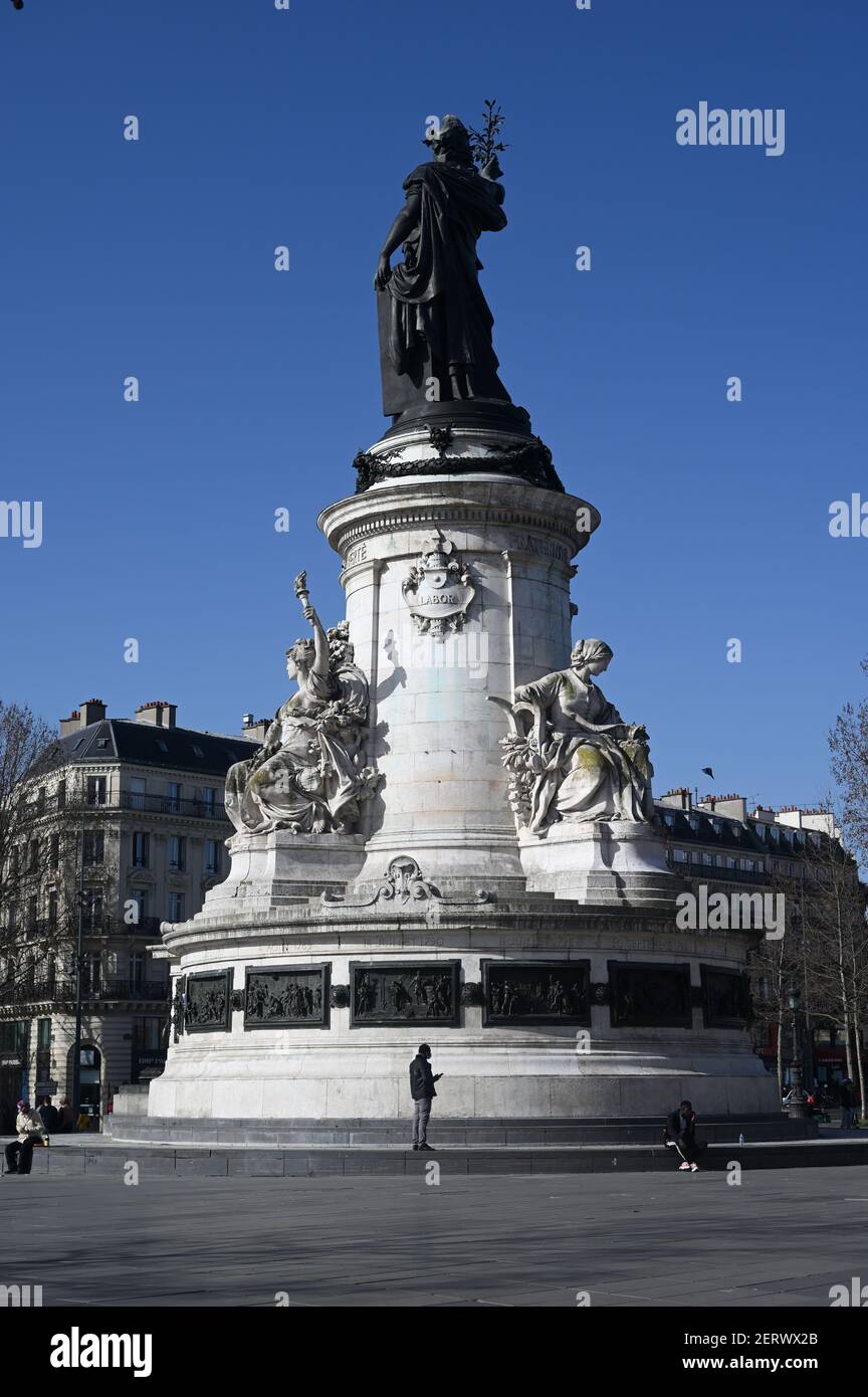 Statue sculpture place art france paris place de la republique hi-res ...