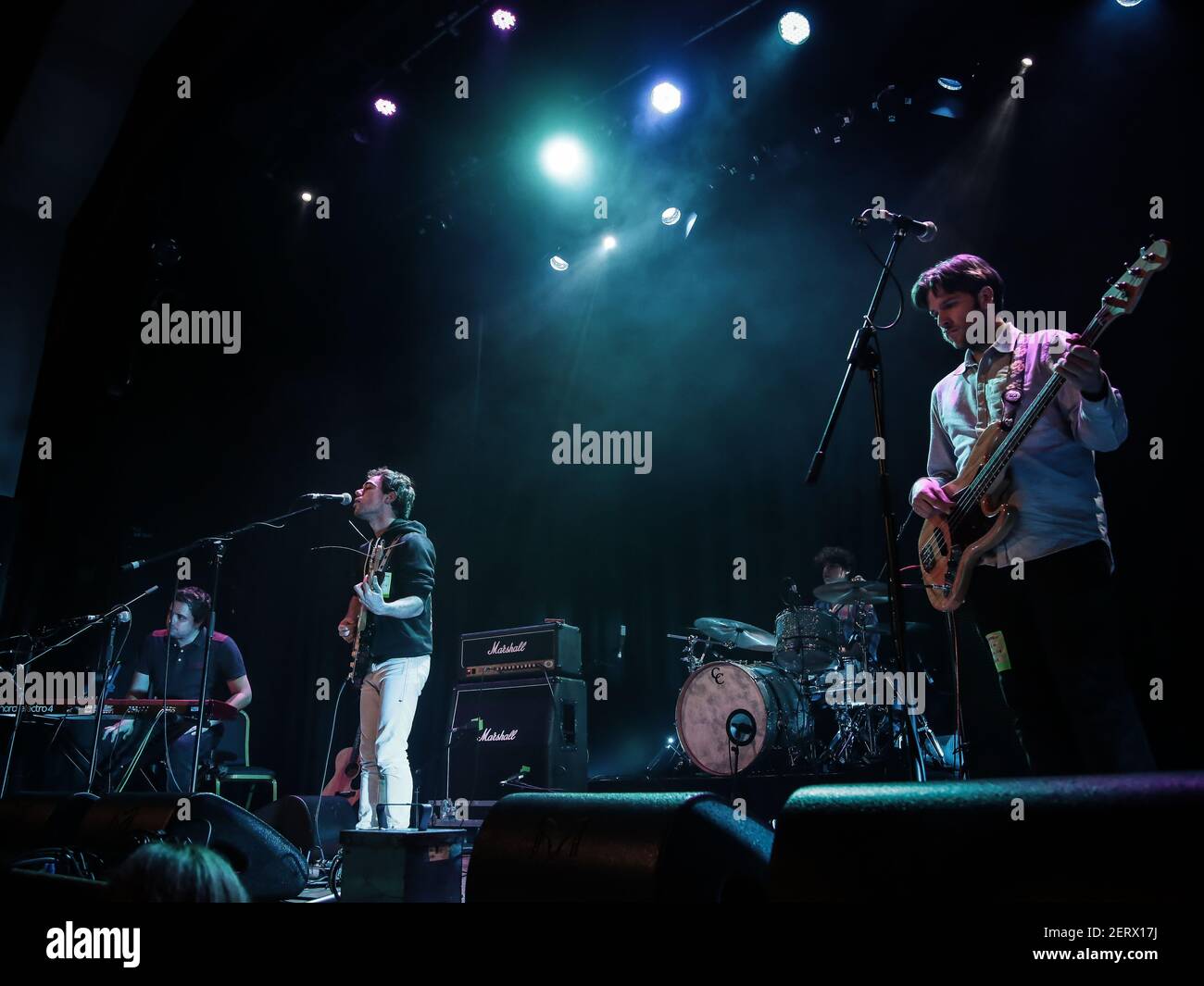 Live band audience small venue hi-res stock photography and images - Alamy