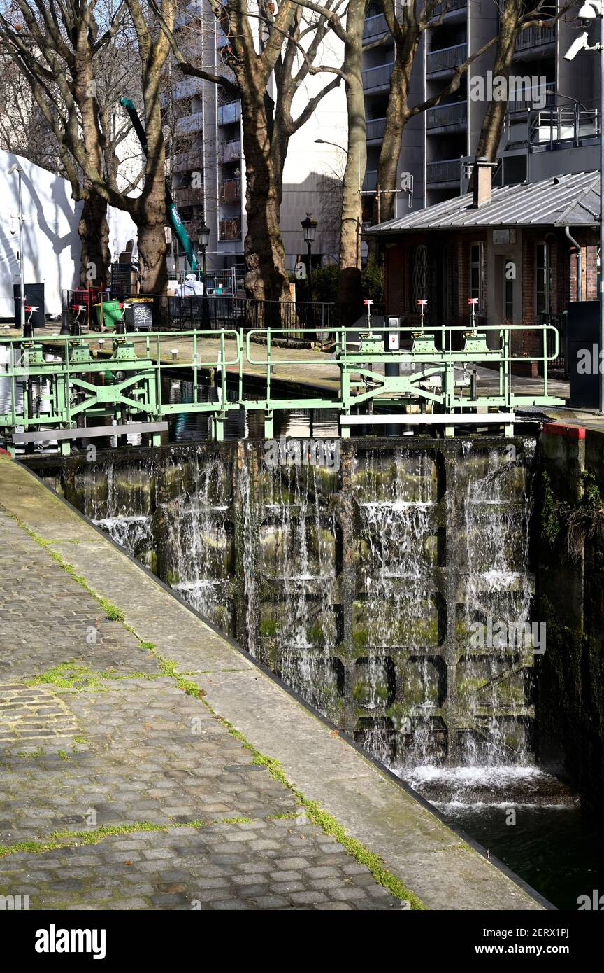 Canal Saint Martin bridge and locks Stock Photo - Alamy