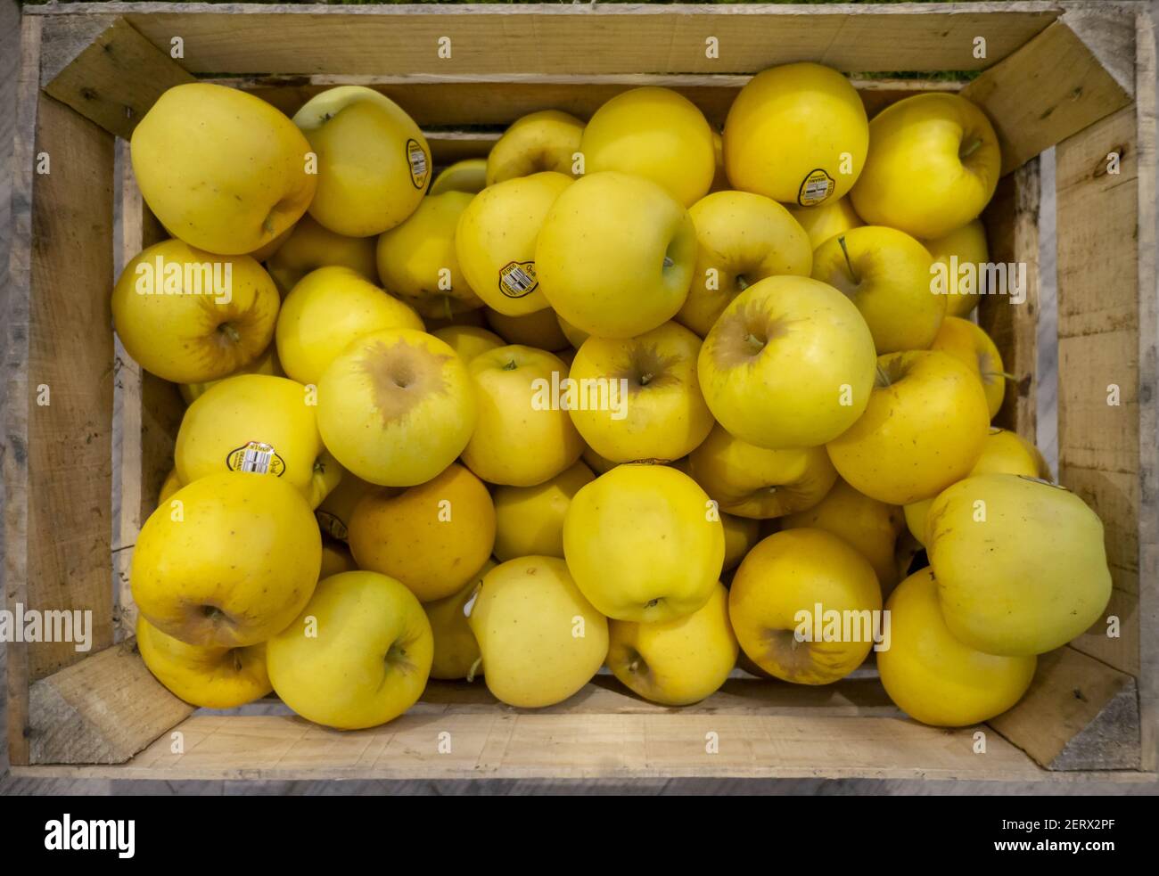 Topaz apples hi-res stock photography and images - Alamy
