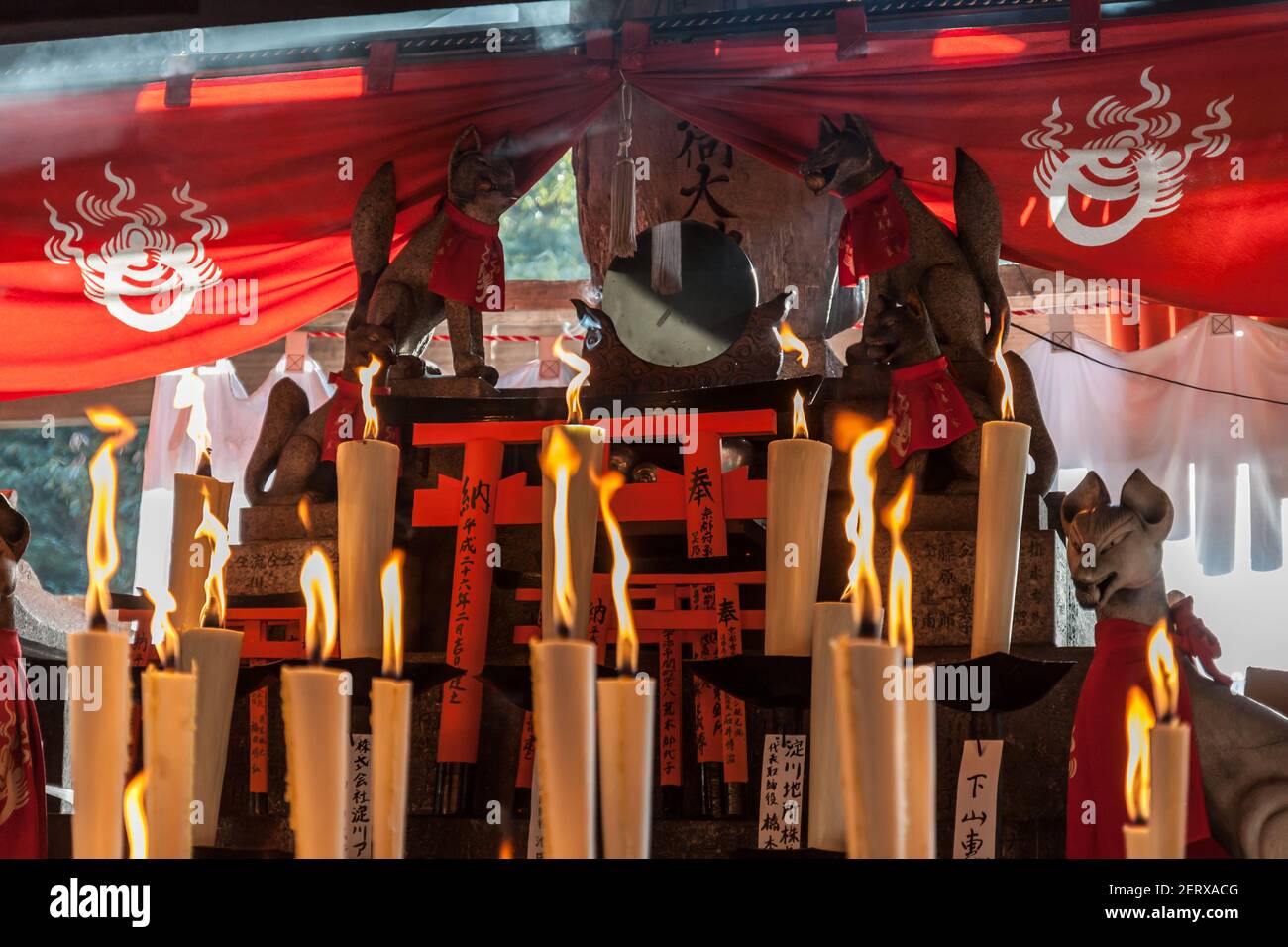 Candles and Inari Fox statues at Fushimi-Inari Shinto Shrine in Kyoto ...