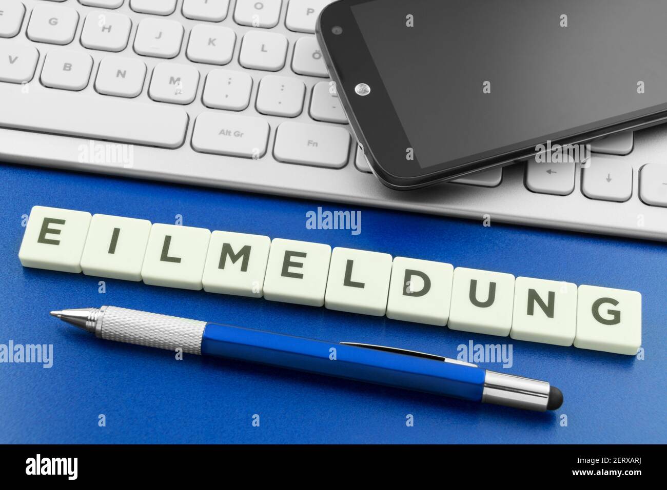 German Breaking News and PC Keyboard close up Stock Photo - Alamy